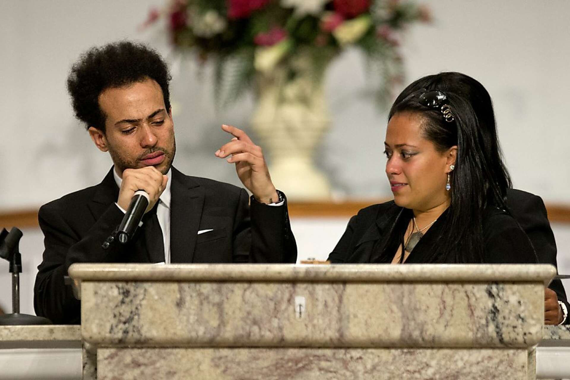 300 mourn Kris Kross rapper at funeral