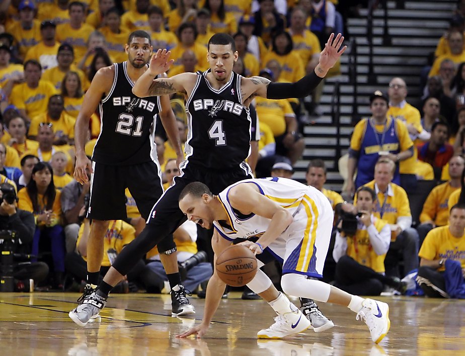 Curry hurt in Warriors' loss