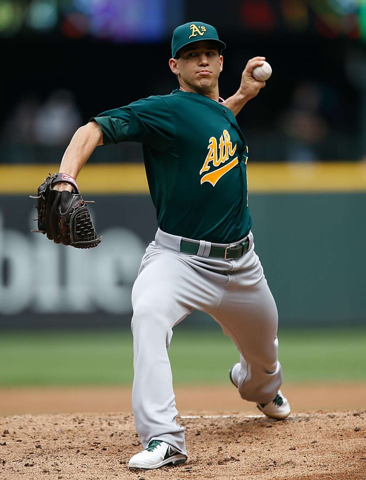 A's bats limp in 6-1 loss in Seattle