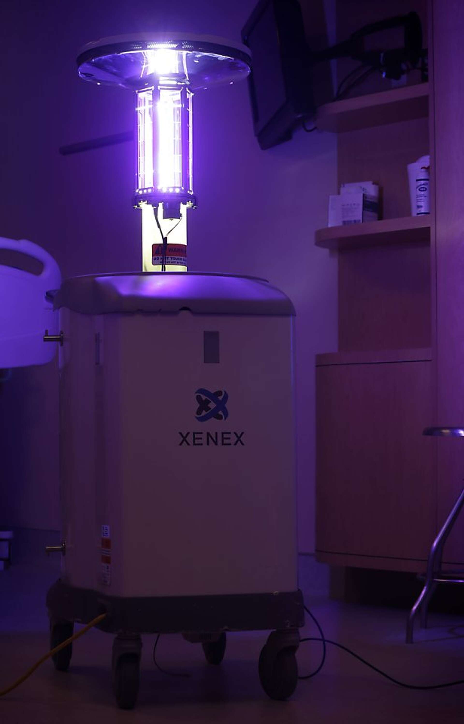 Robots disinfect Stanford Hospital rooms
