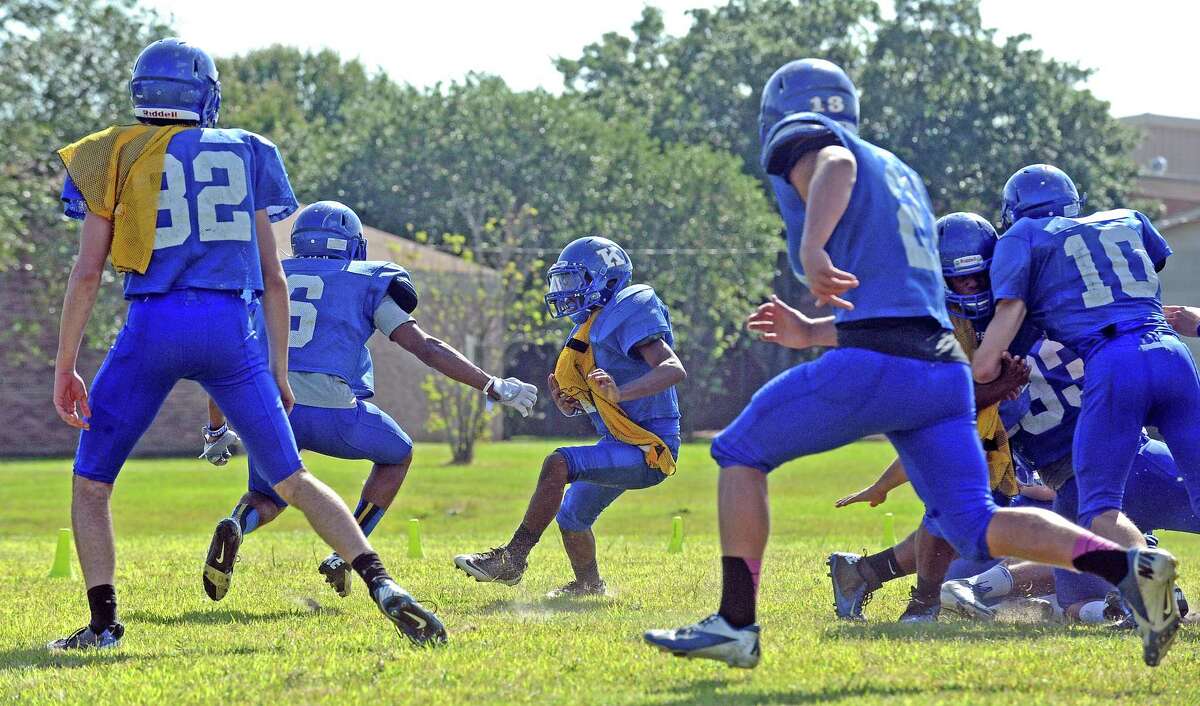 Kelly football hopes to return to winning ways