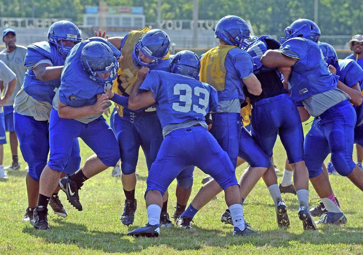 Kelly football hopes to return to winning ways