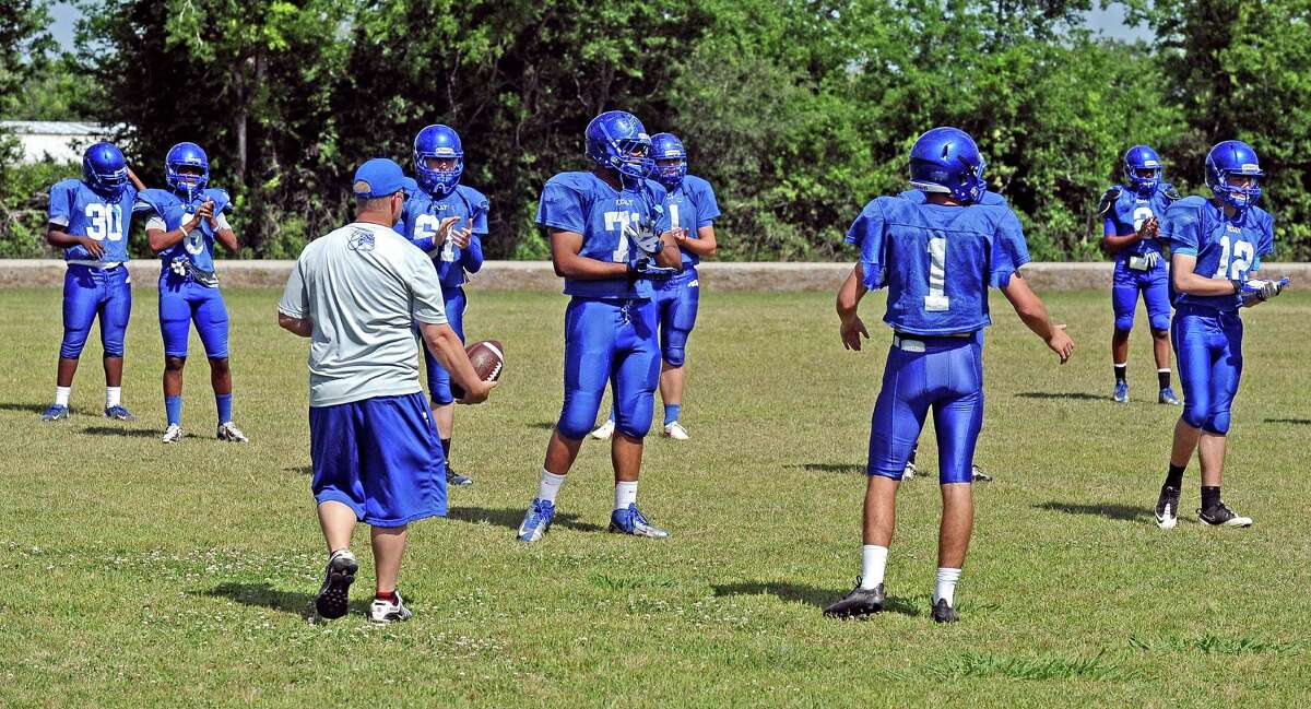 Kelly football hopes to return to winning ways