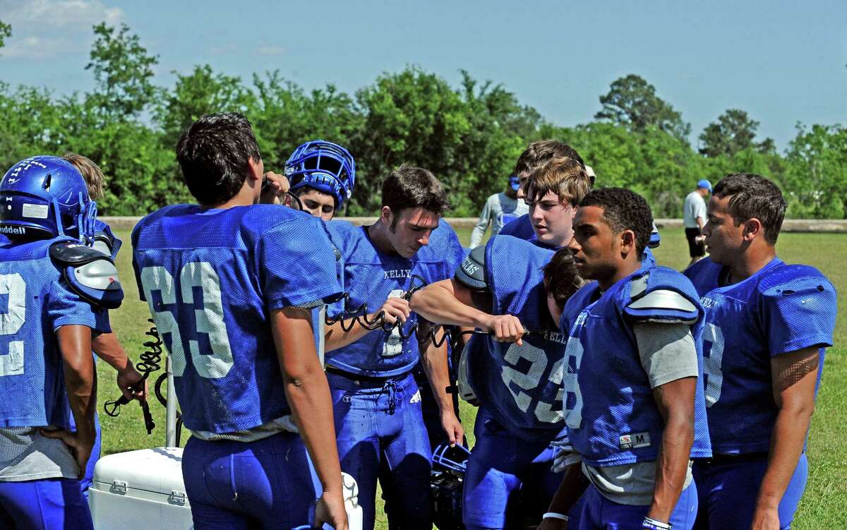 Kelly football hopes to return to winning ways