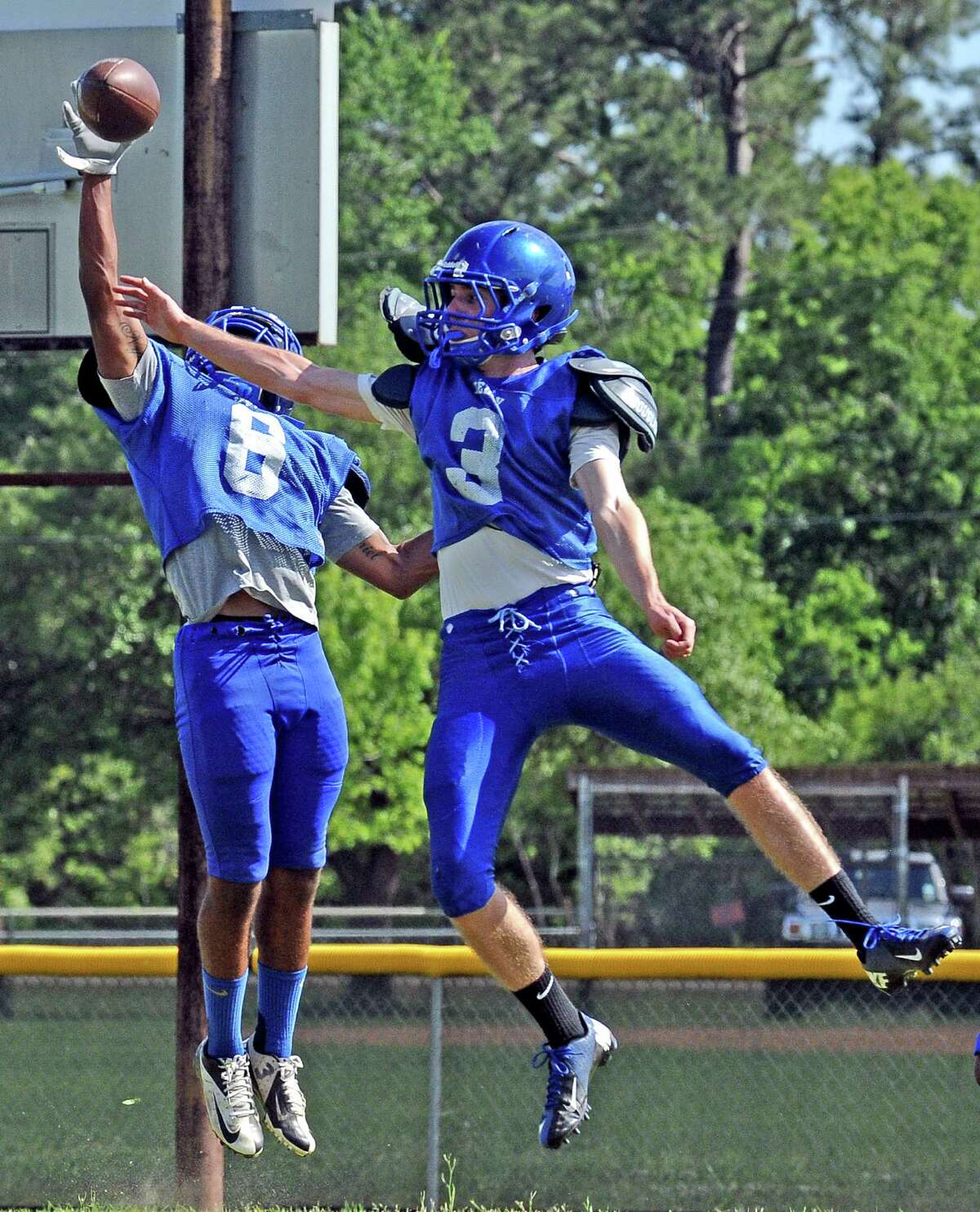 Kelly football hopes to return to winning ways