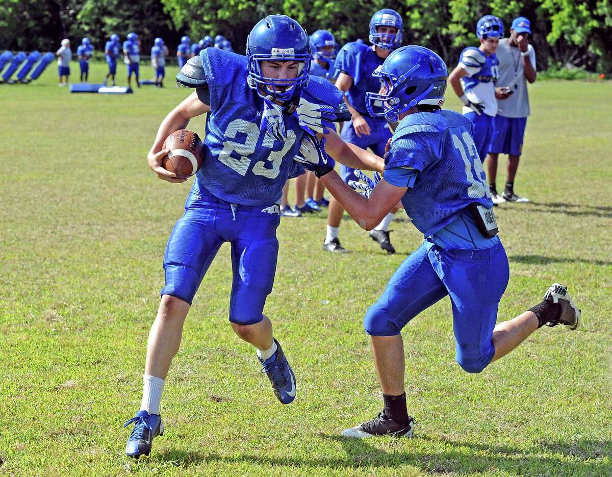 Kelly football hopes to return to winning ways