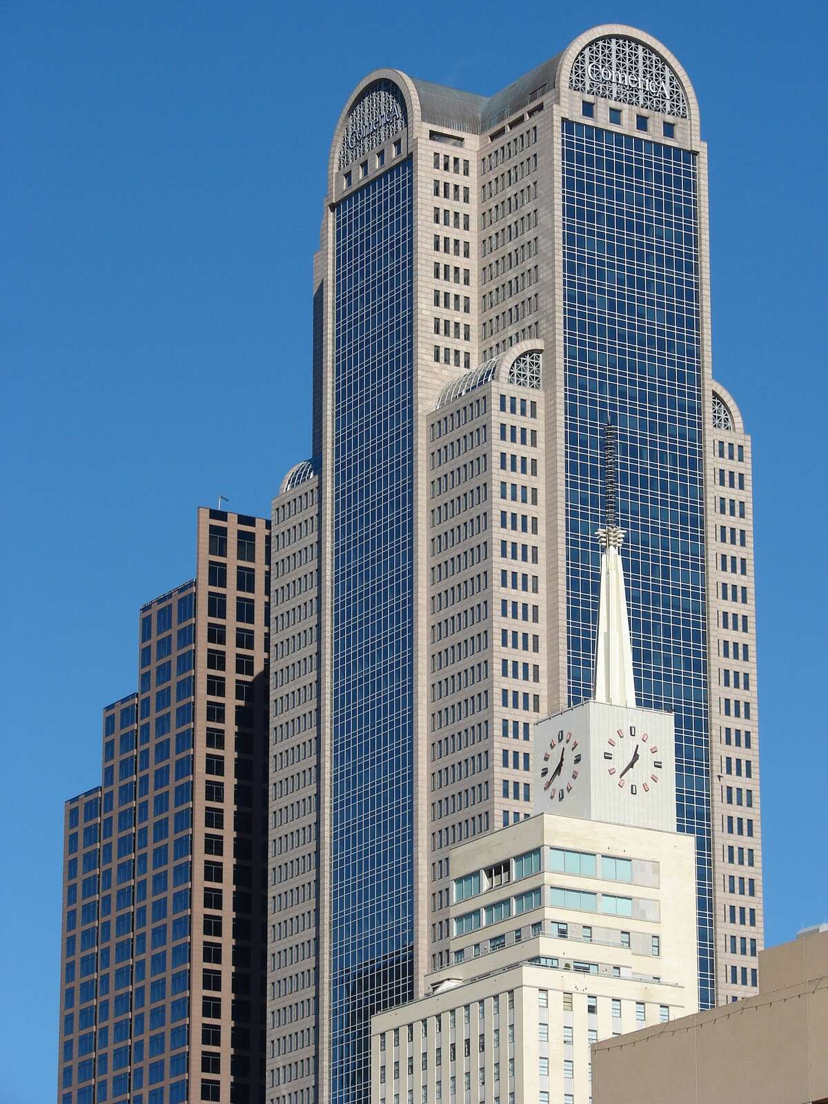 Lights out for iconic Texas skyscraper