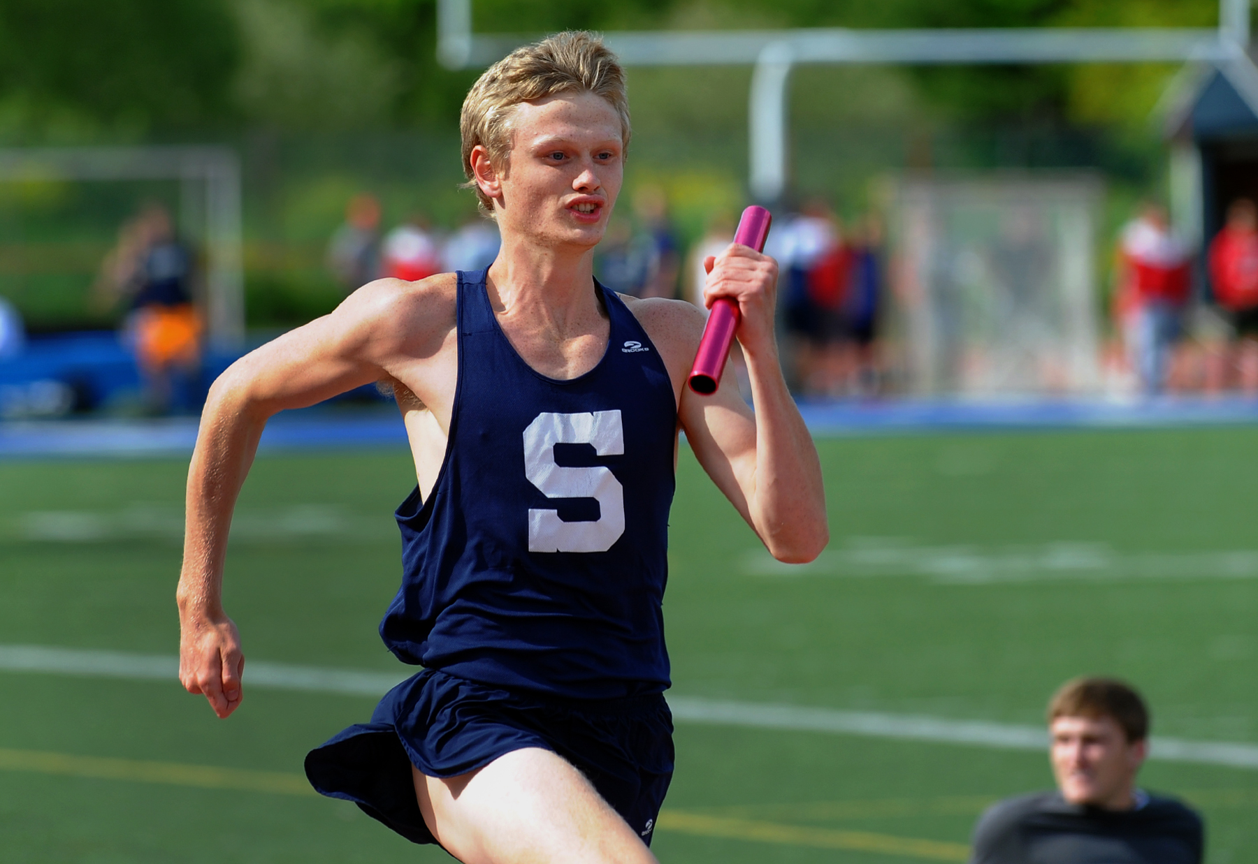 Tuesday's high school roundup: Amity teams win SCC divisional track meets