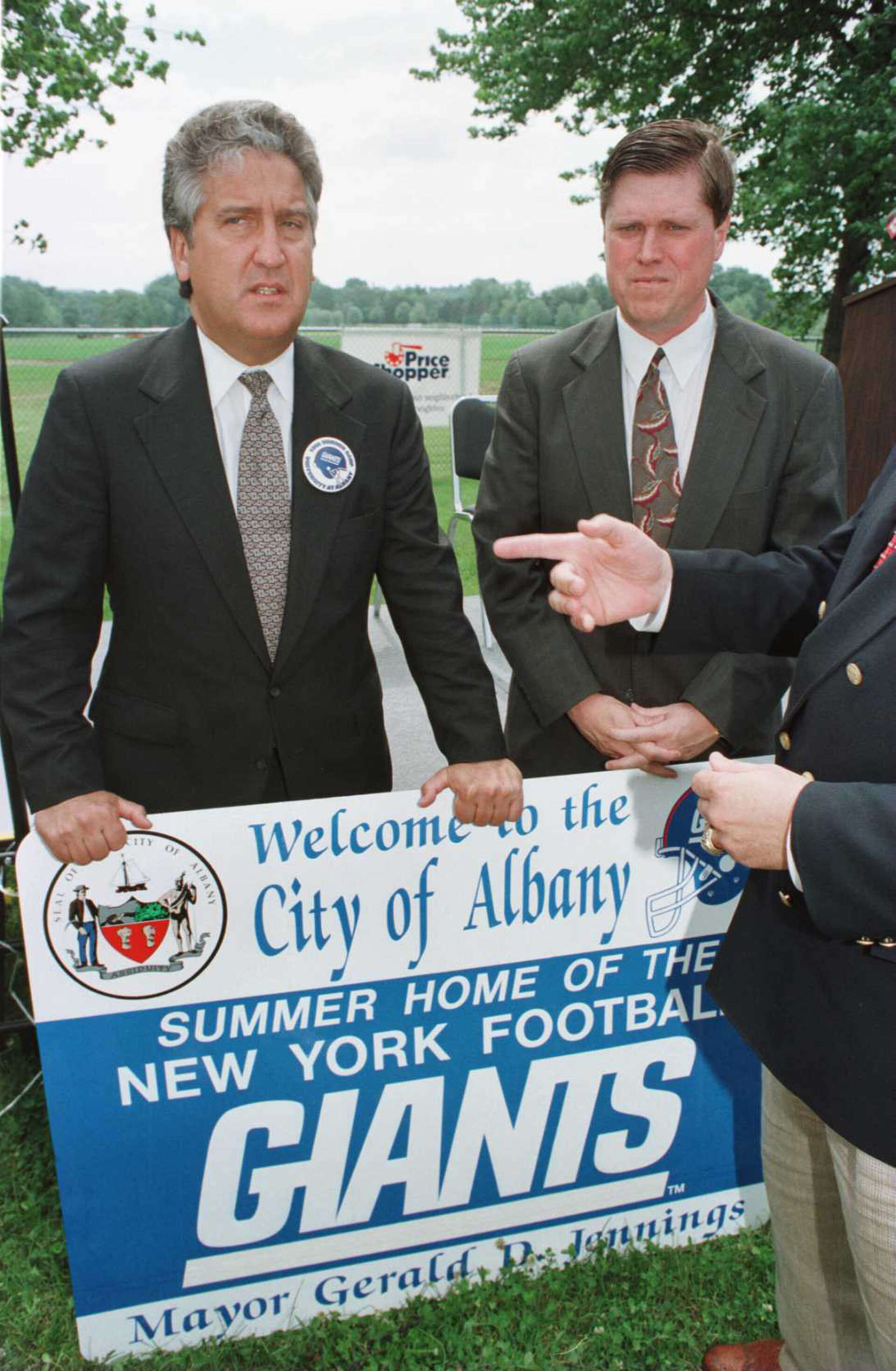 Mayor Jennings will leave behind some well-worn shoes to fill