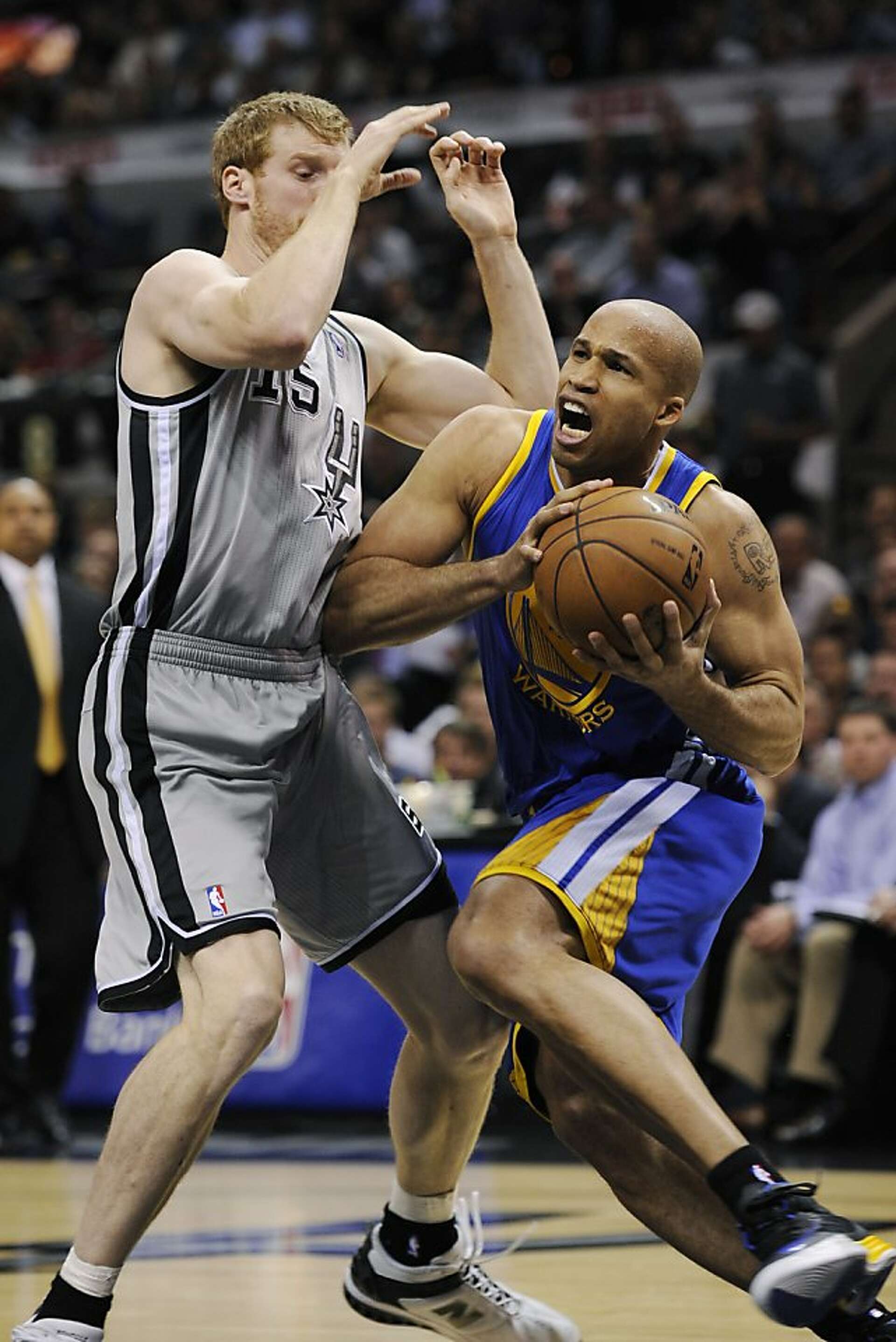 Spurs win, put Warriors on brink