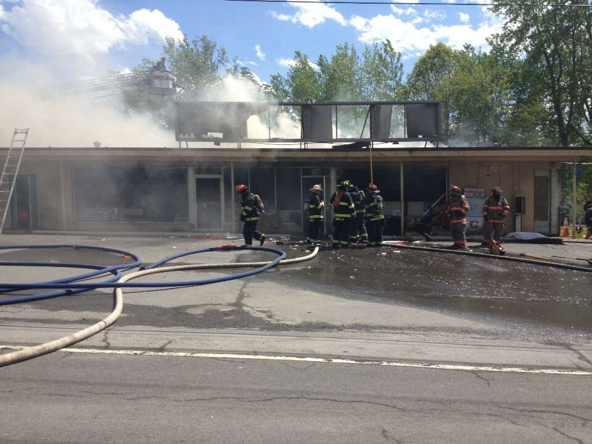 Fire badly damages Handy Andy grocery store