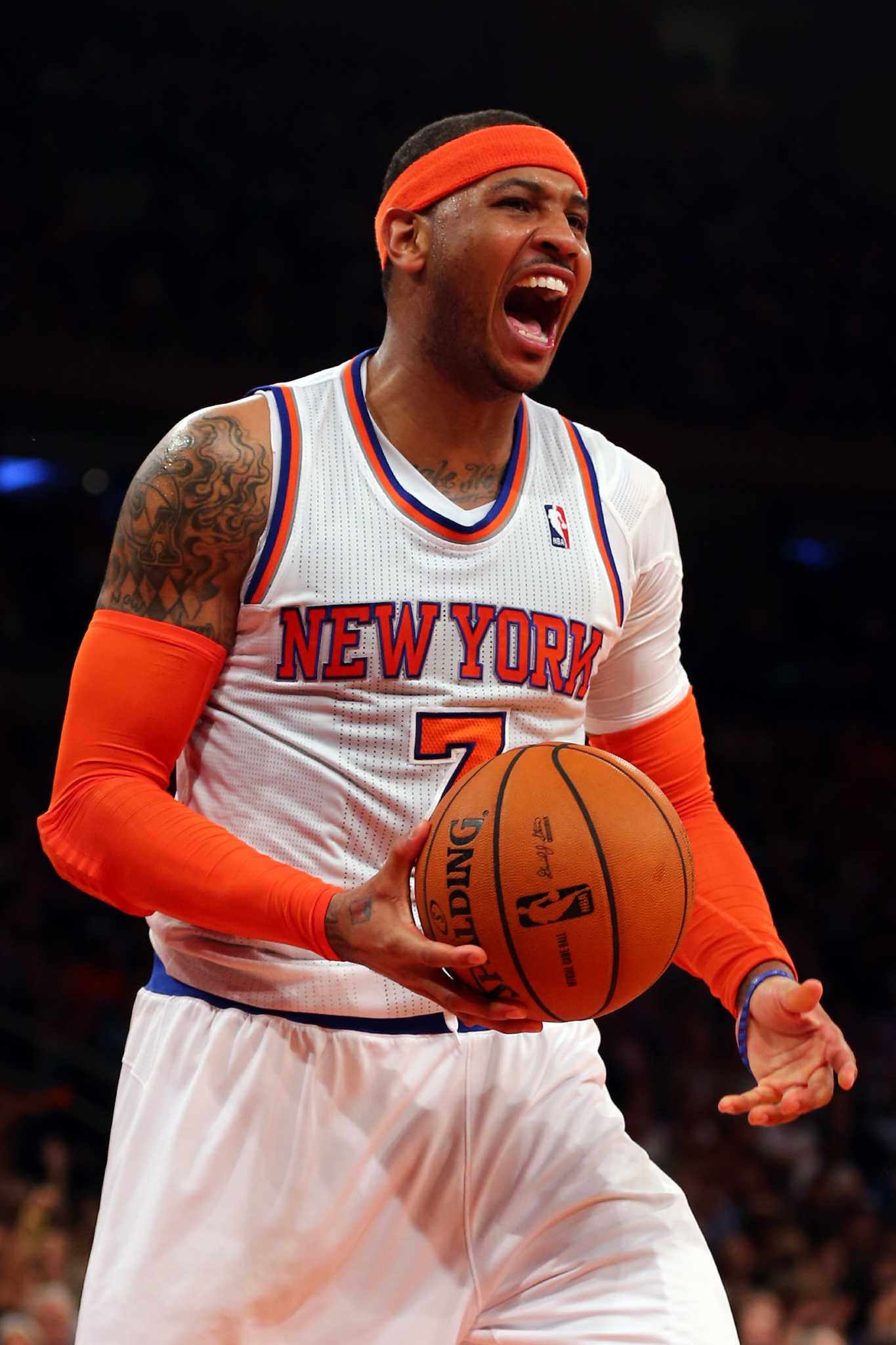 Knicks stay alive by beating Hill-less Pacers