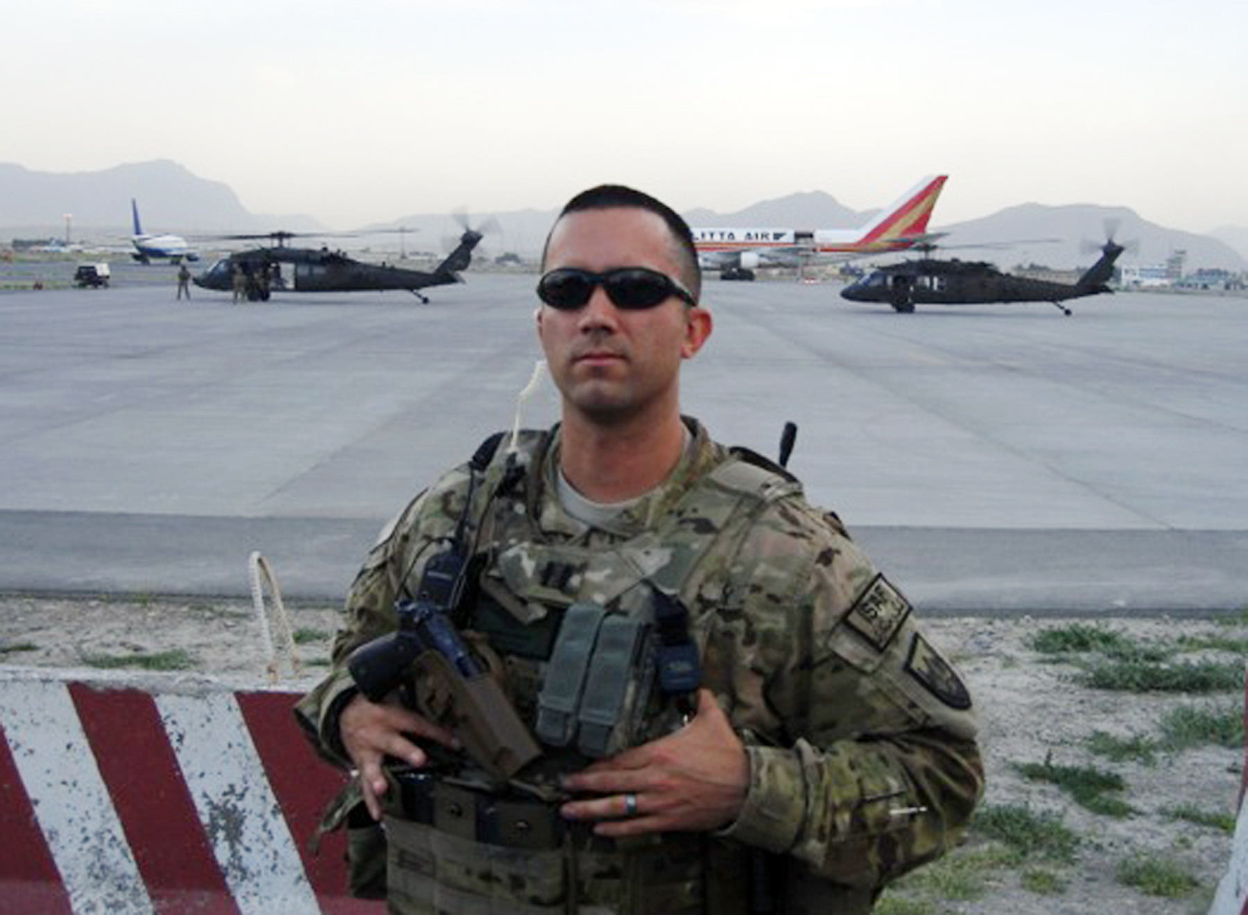 Navy pilot earns degree in combat zone