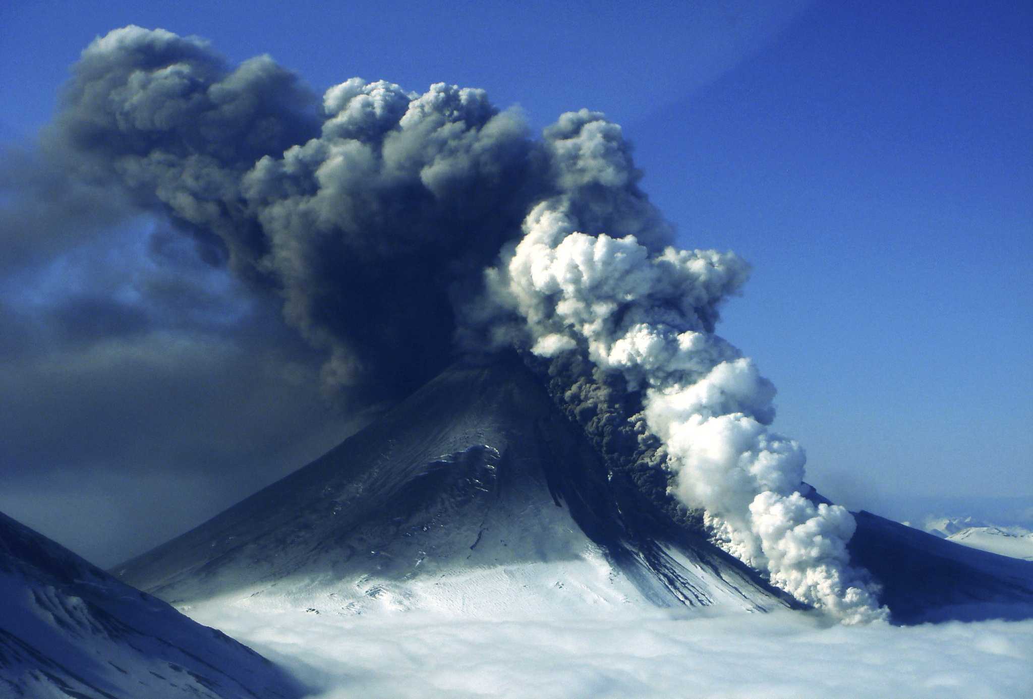 Alaska volcano shoots ash 15,000 feet into the air