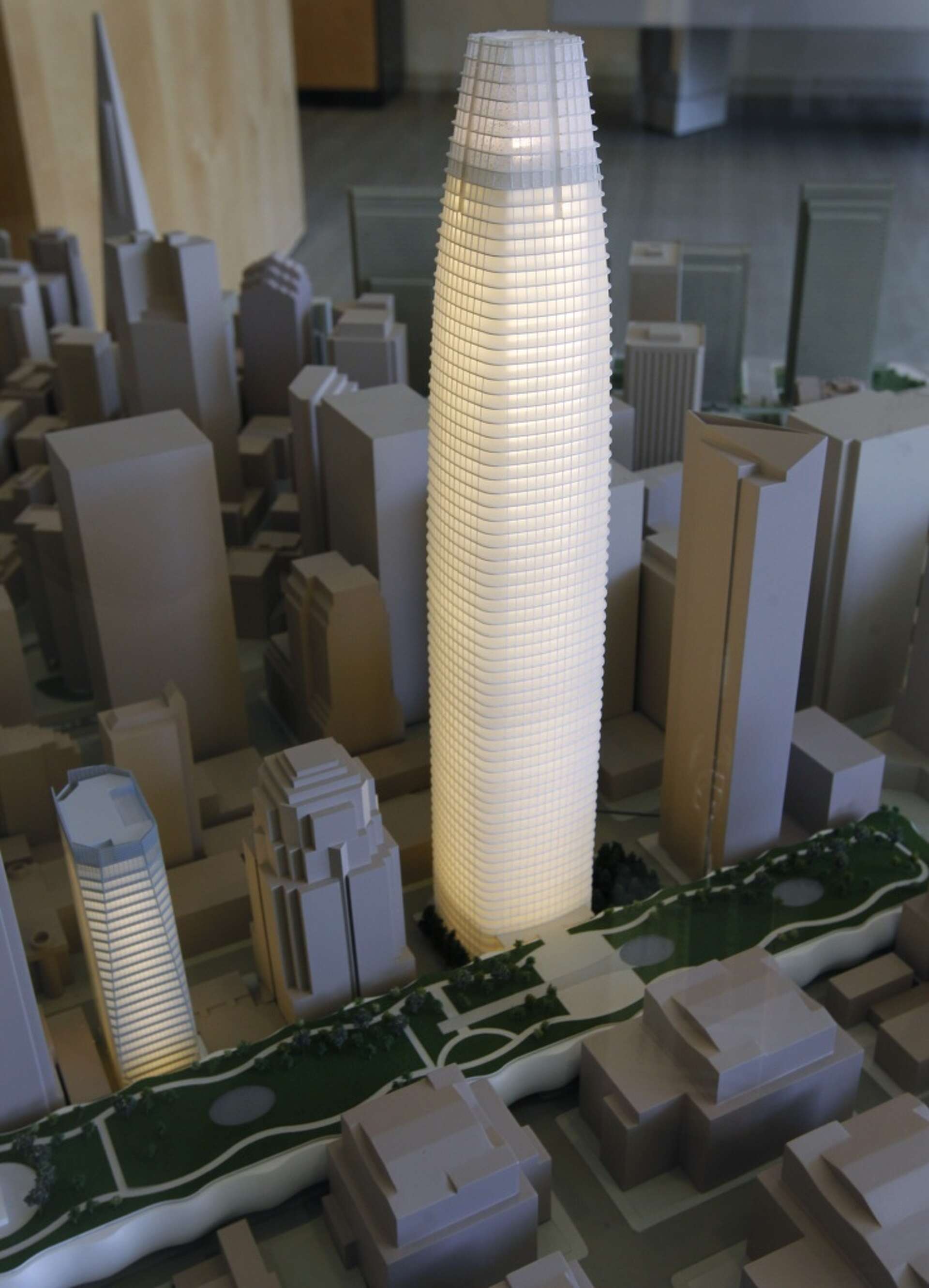 Salesforce makes landmark deal to lease half of Transbay Tower