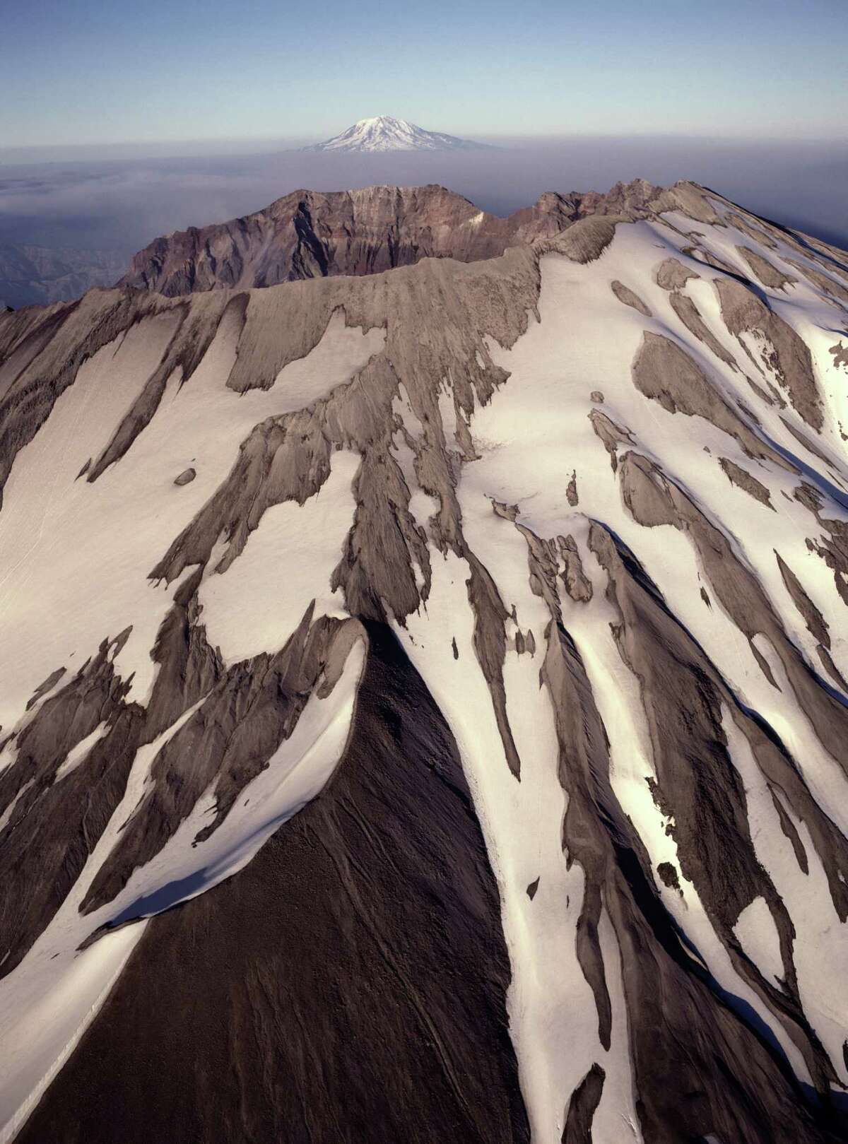 Swarm of quakes sign of Washington's Mount St. Helens 'recharging'