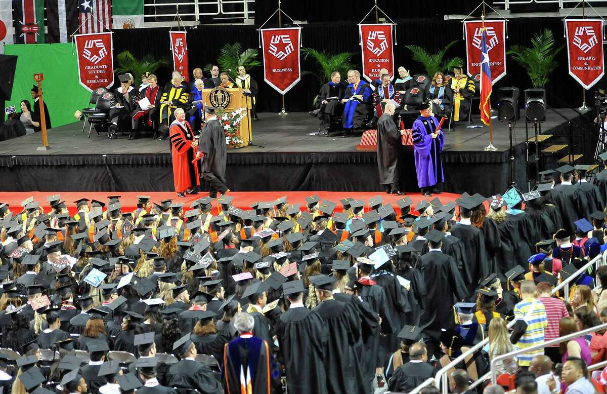 Lamar President Jimmy Simmons last Commencement ceremony