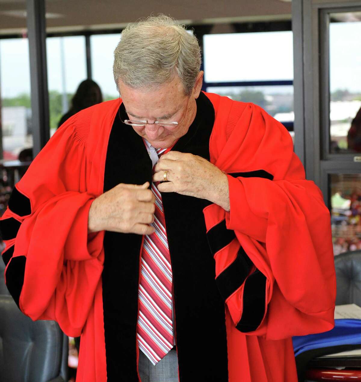 Lamar President Jimmy Simmons last Commencement ceremony