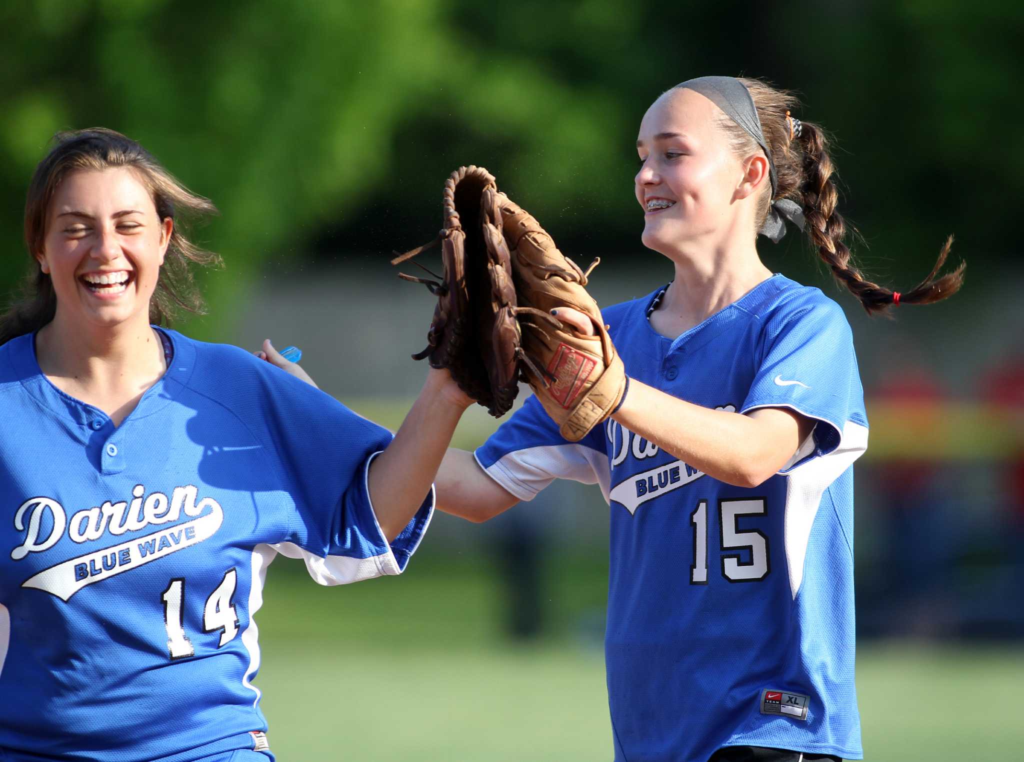 Blue Wave softball takes 1st step: beating Greenwich