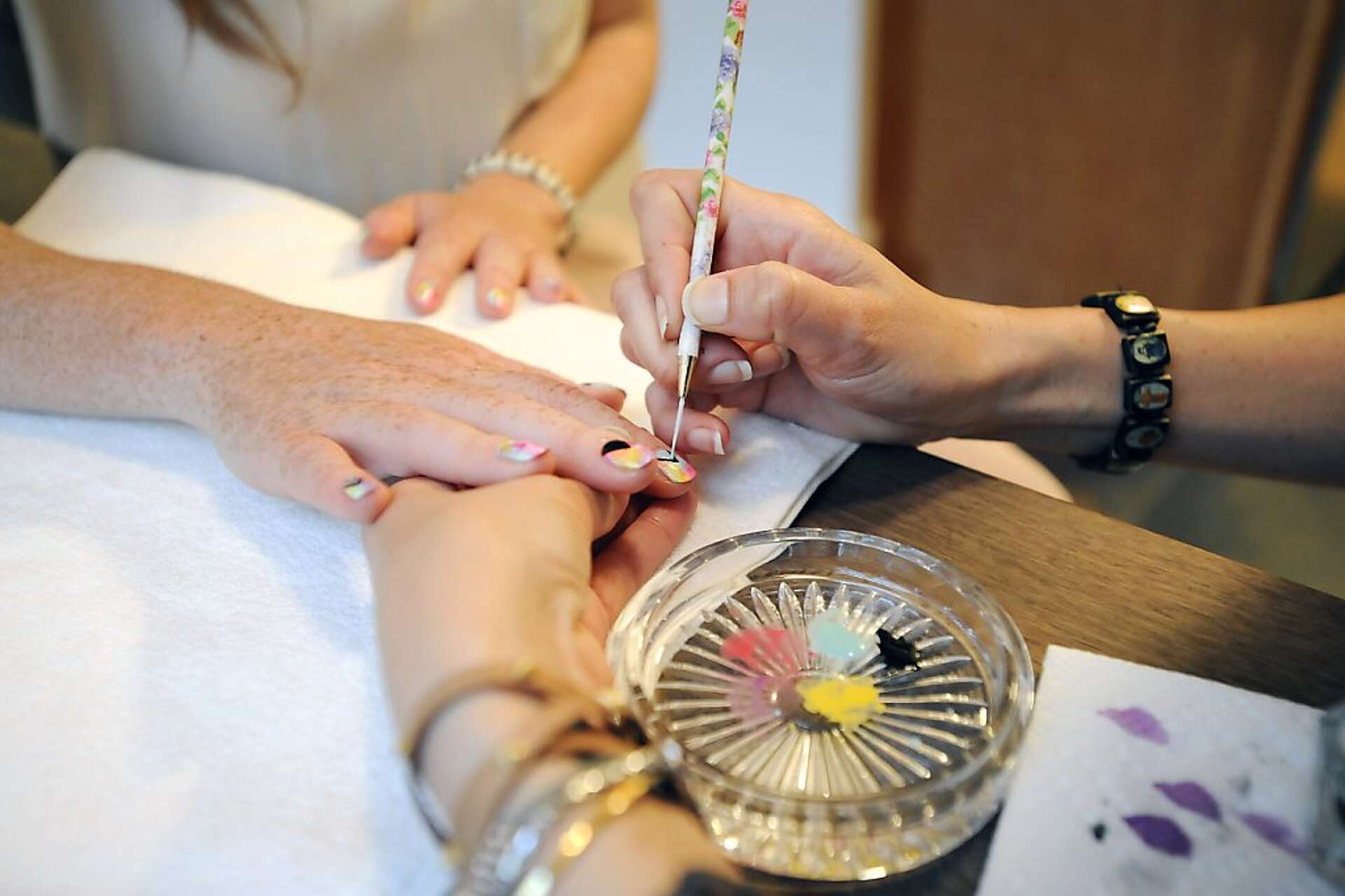 Topcoat.me - nail art within easy reach