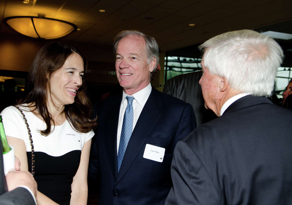 Walker stirs GOP faithful, protesters