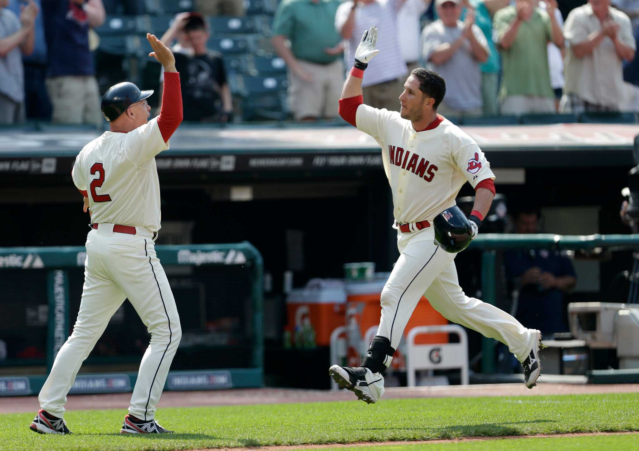 MLB: Indians complete 4-game sweep of Mariners with improbable rally