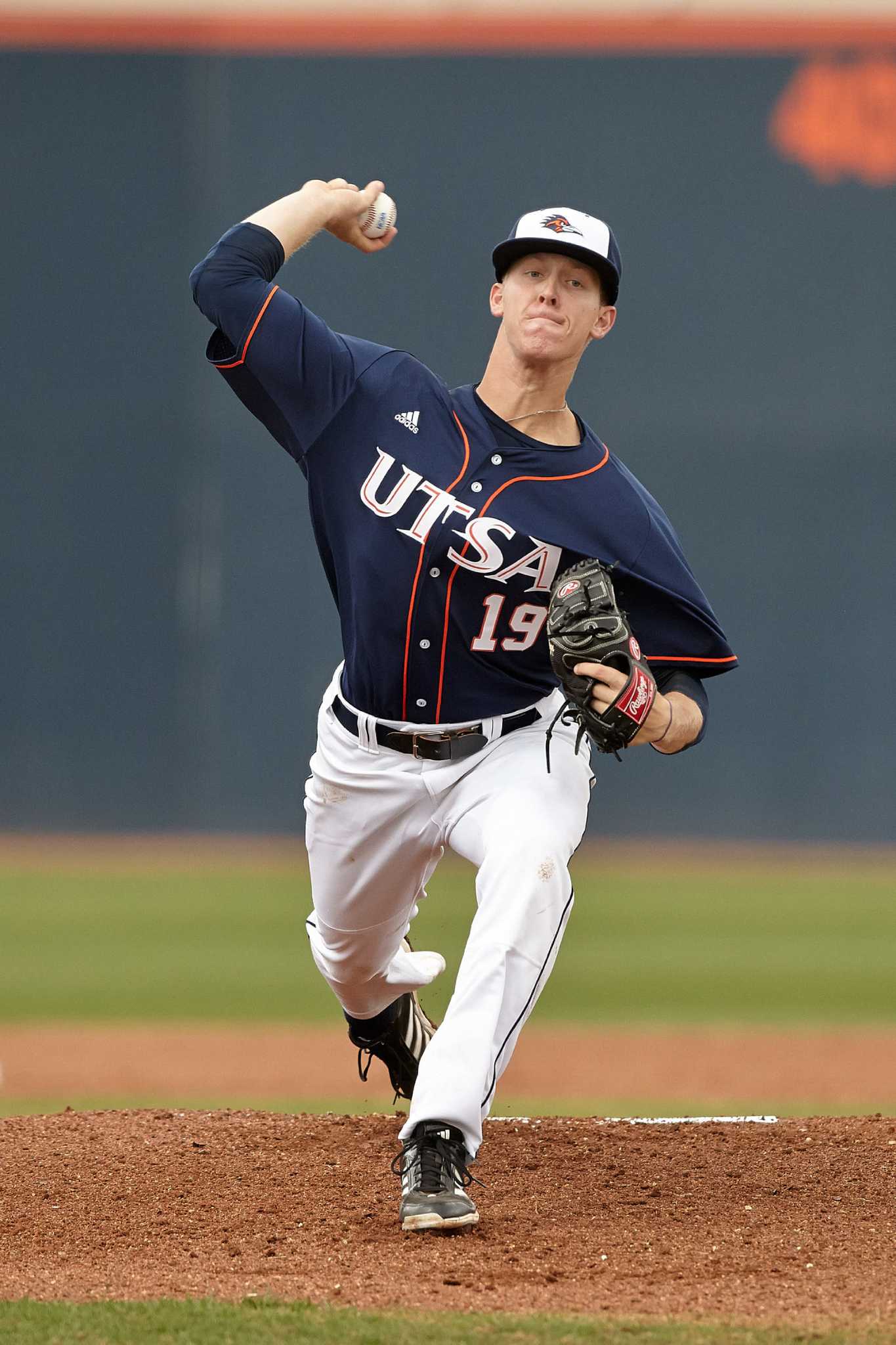 Hartson's resolve benefits 'Runners