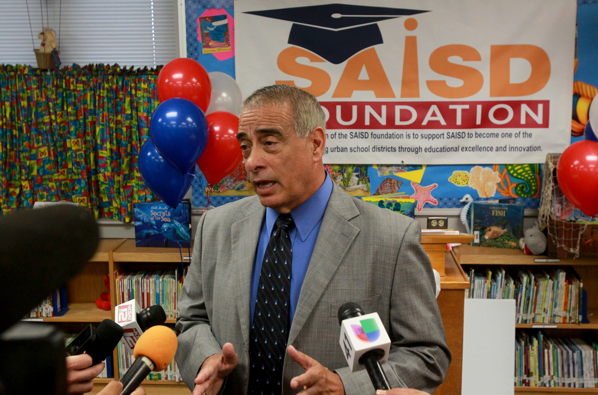 SAISD board tabs interim chief as superintendent