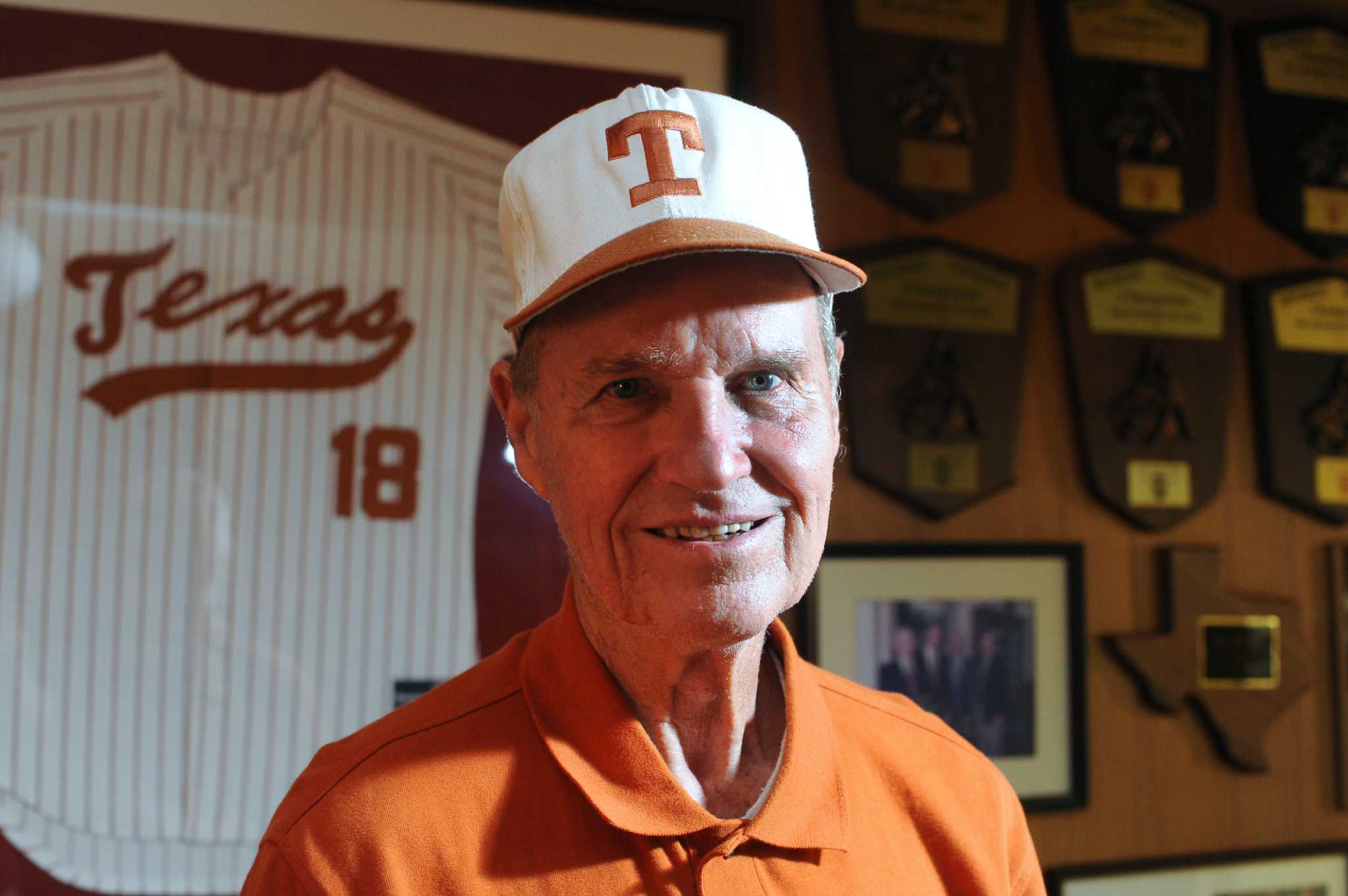 Former UT players push to honor Gustafson
