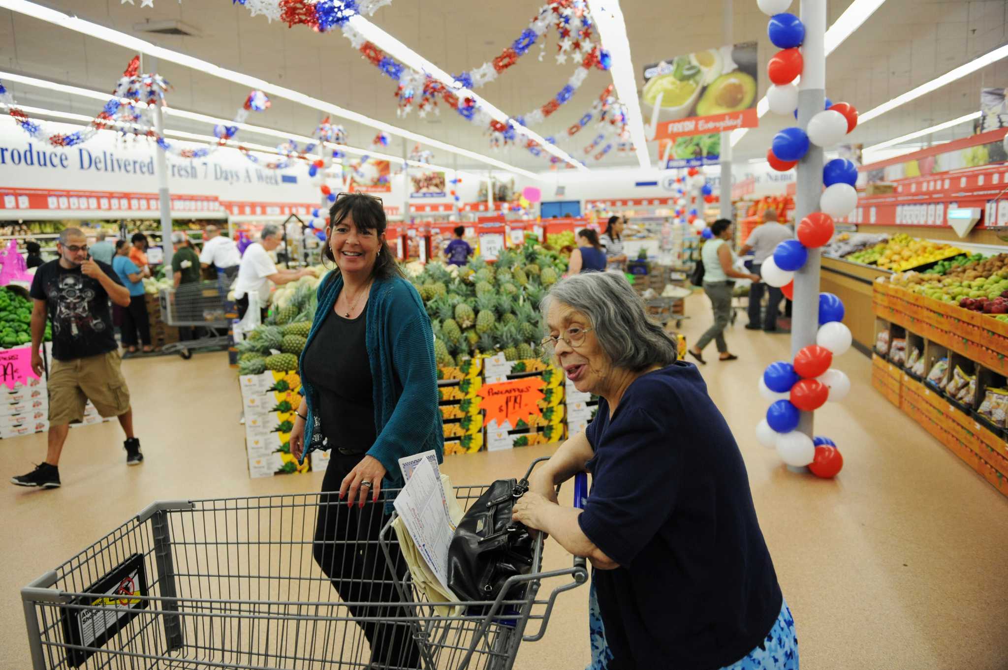 PriceRite brings fresh produce to Main Street