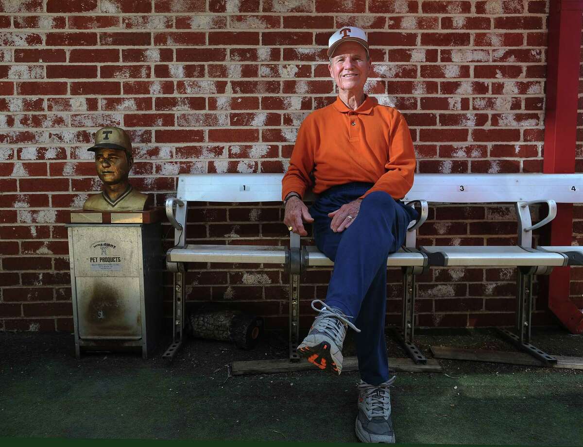Former UT players push to honor Gustafson