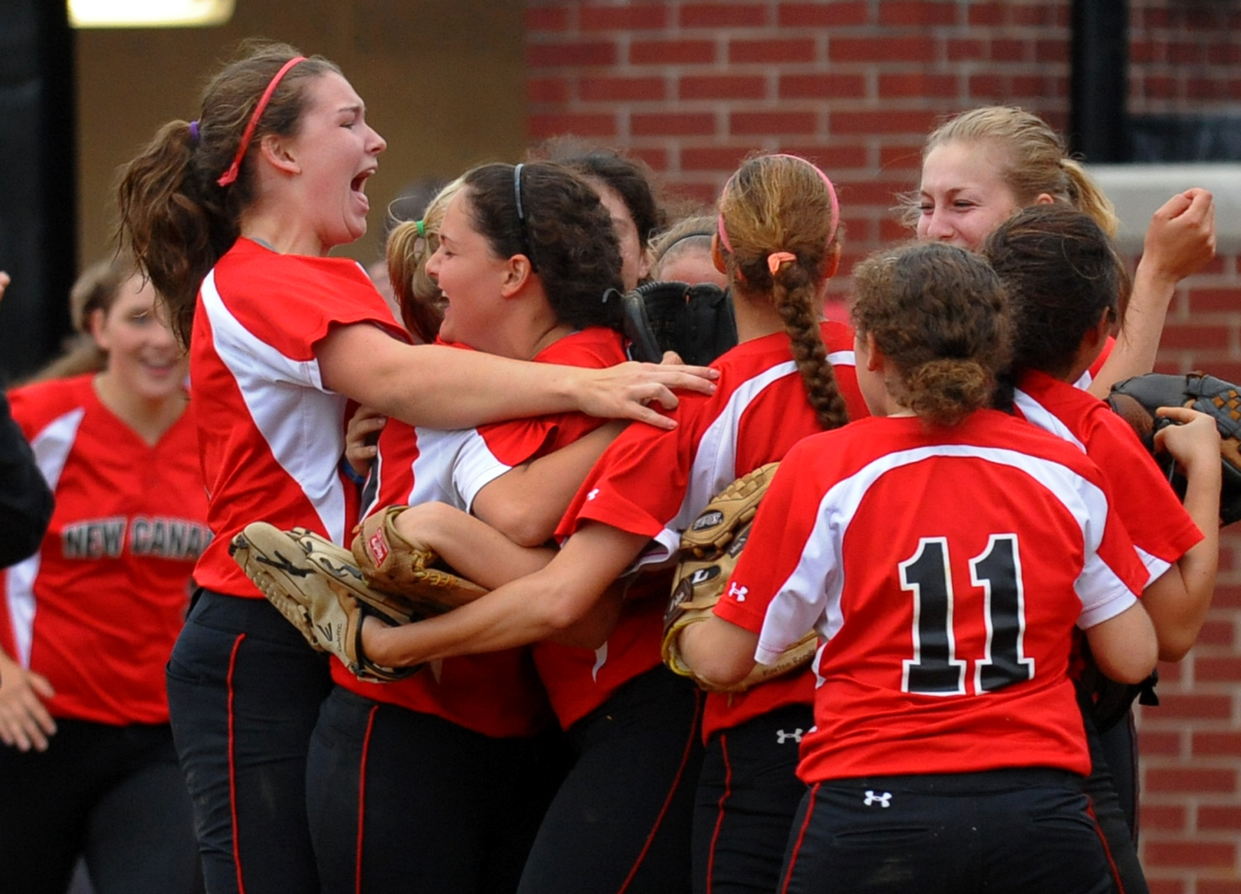 New Canaan beats St. Joseph for FCIAC softball crown