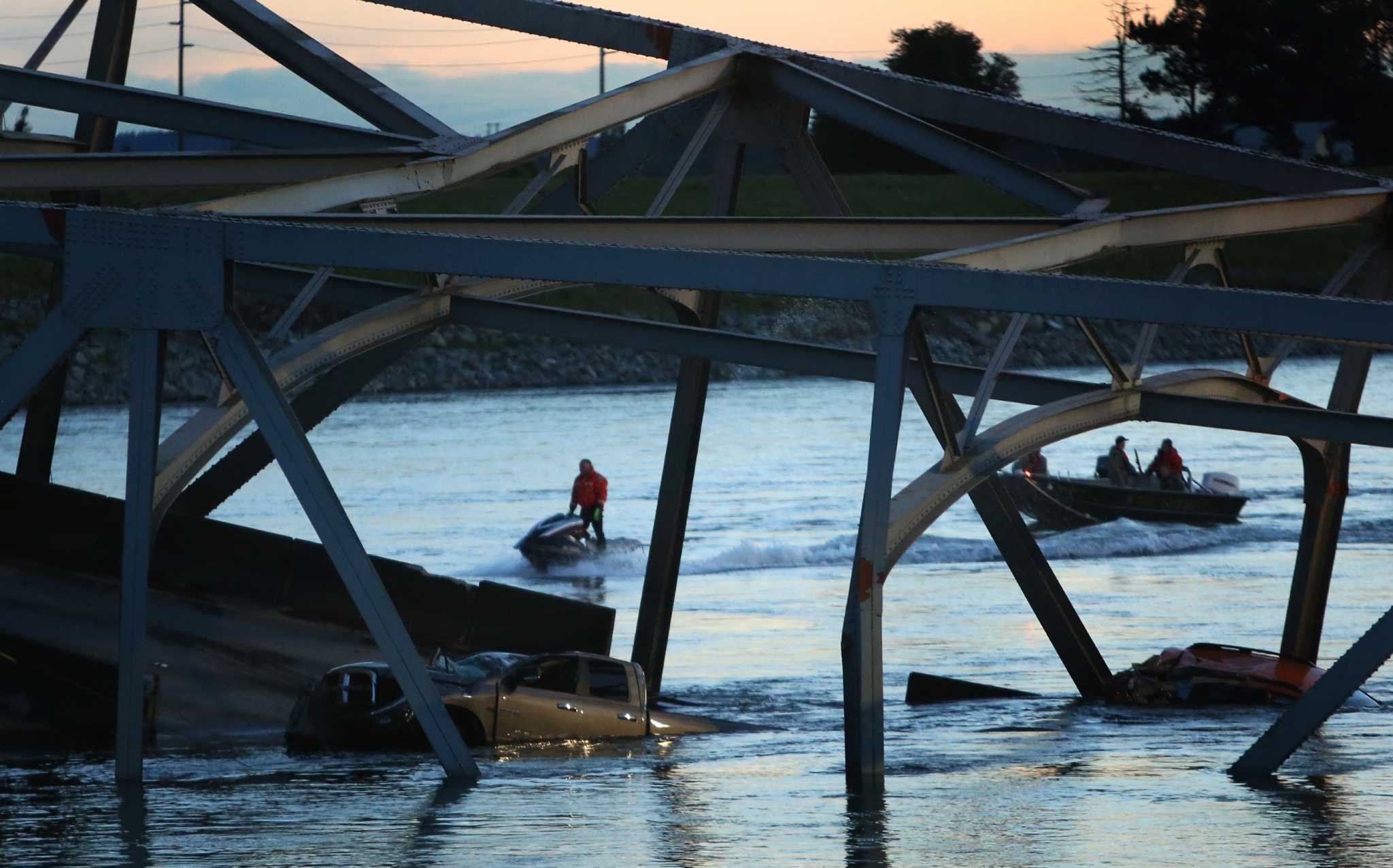 I-5 bridge collapses into Skagit River
