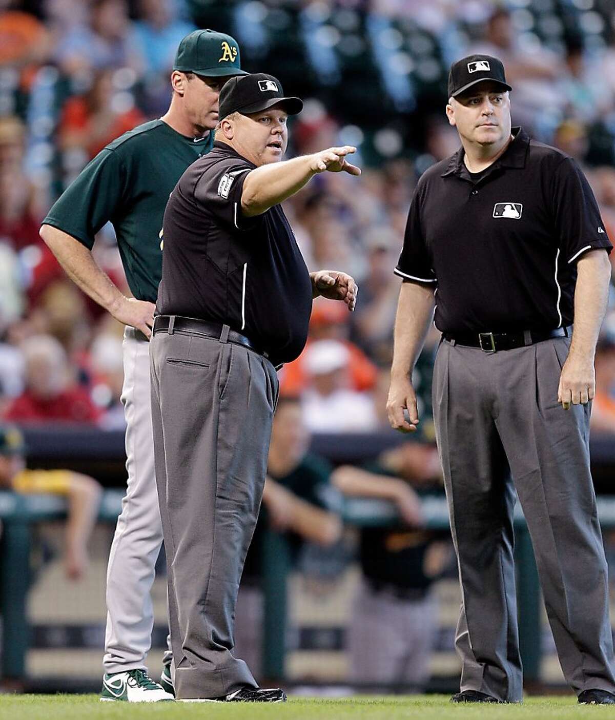 A's beat Astros 6-2 to complete sweep