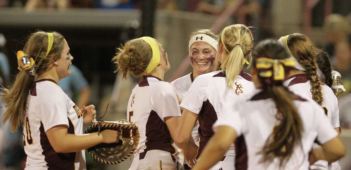 Softball: Deer Park looks to repeat titles