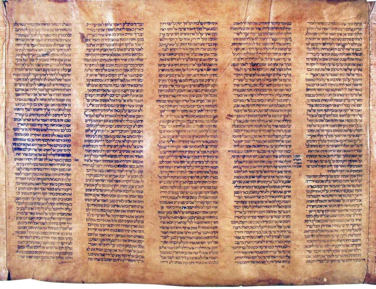 Oldest complete Torah found in library
