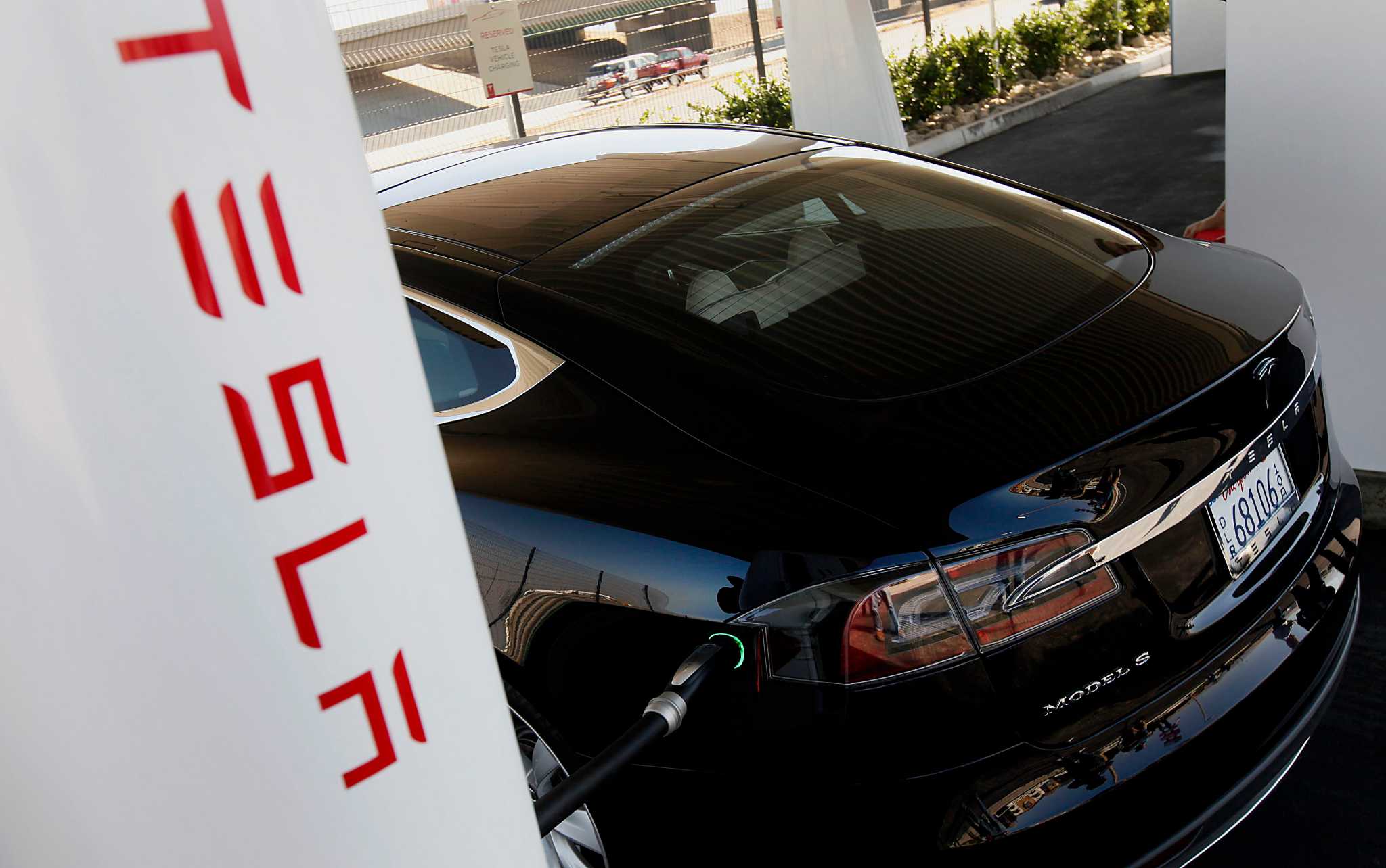 Cheaper Tesla model may be here by 2016