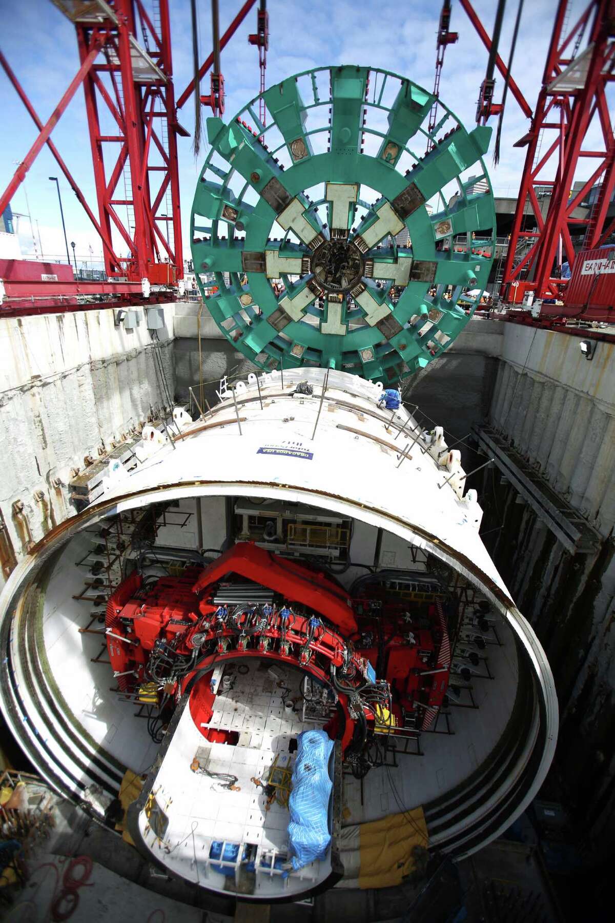 Big Bertha's cutter head lowered into launch pit