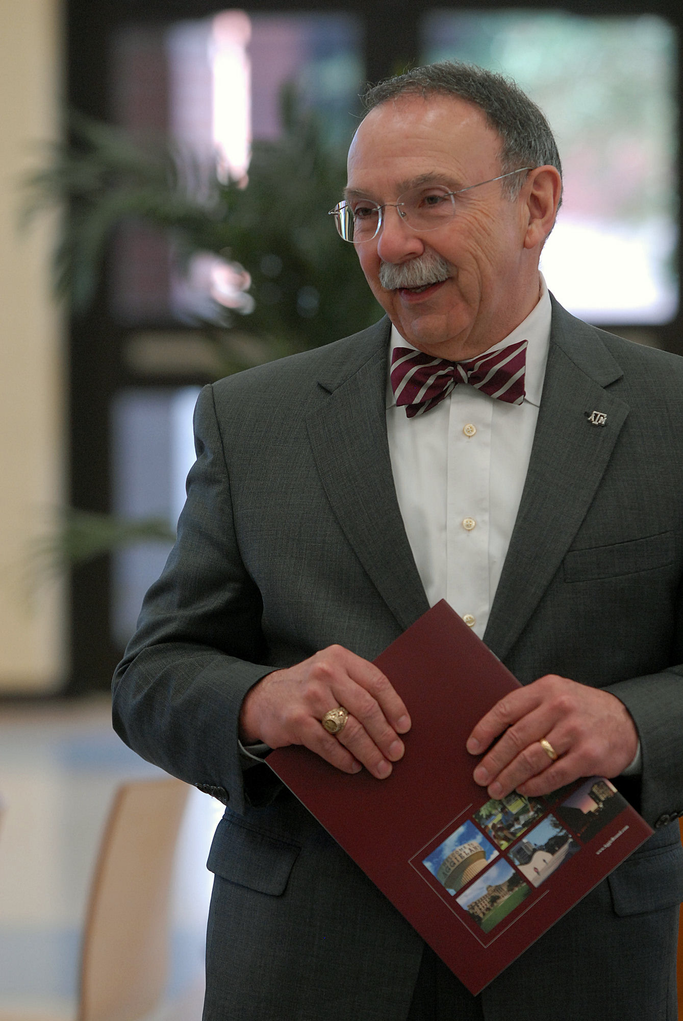 A&M President Loftin to step down
