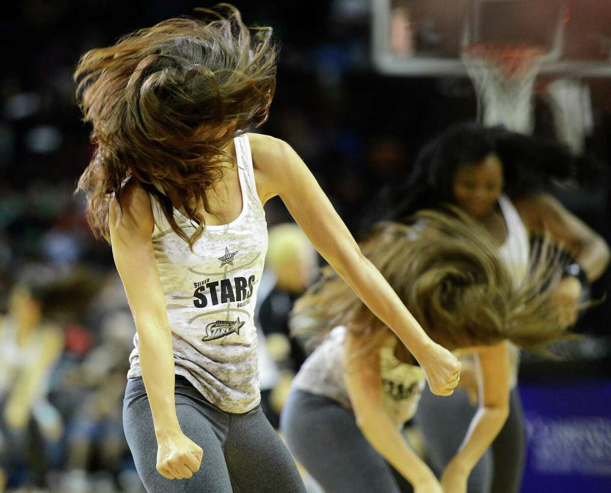 Stars make progress against L.A.