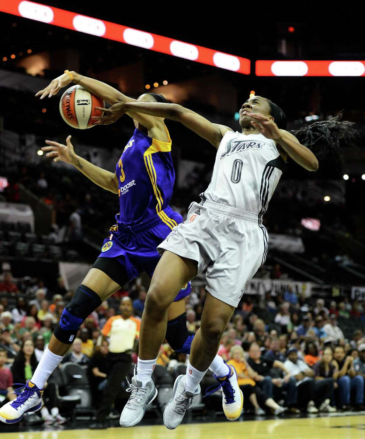 Stars make progress against L.A.