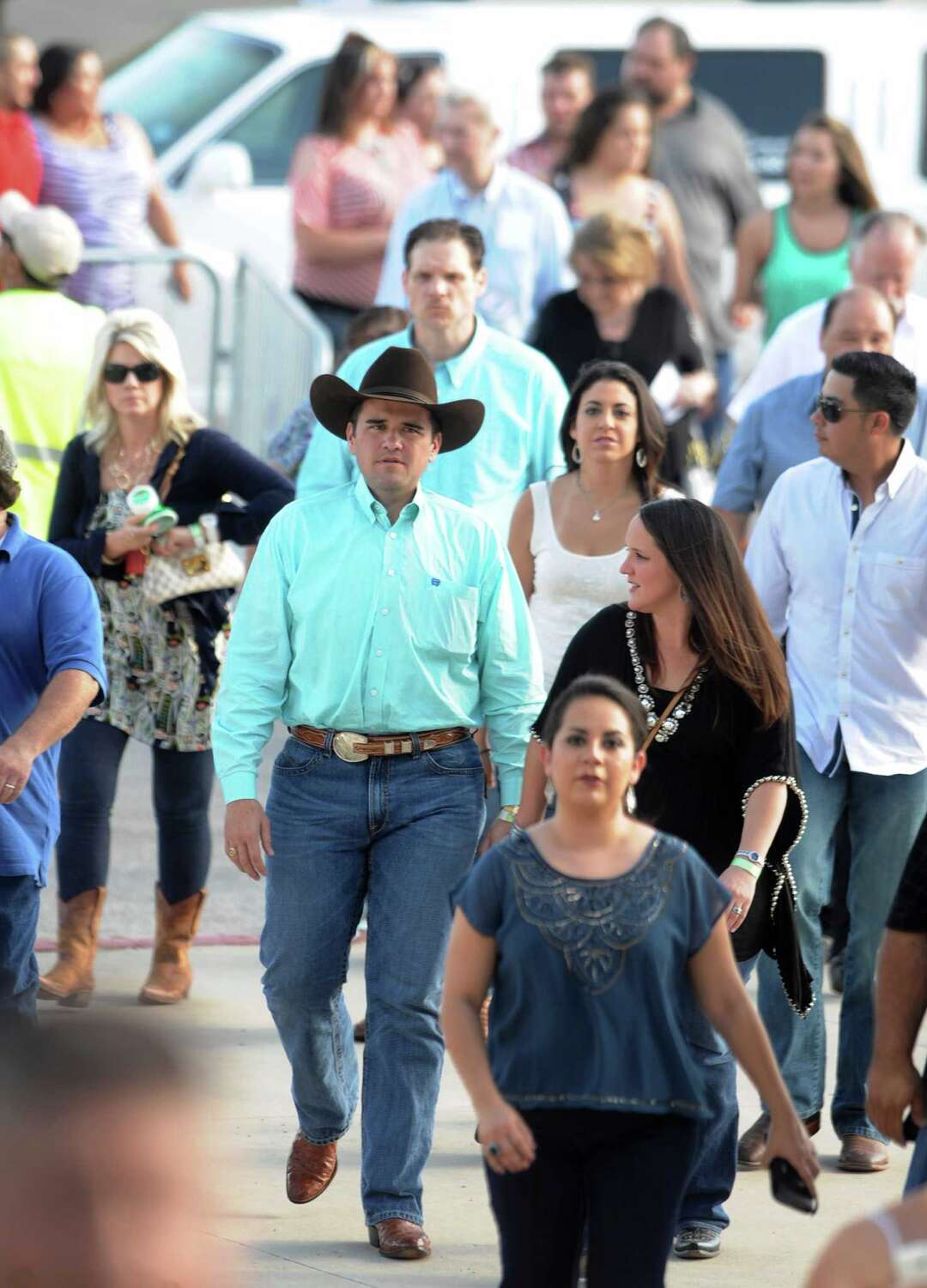 On farewell tour, superstar George Strait in harmony with hometown fans