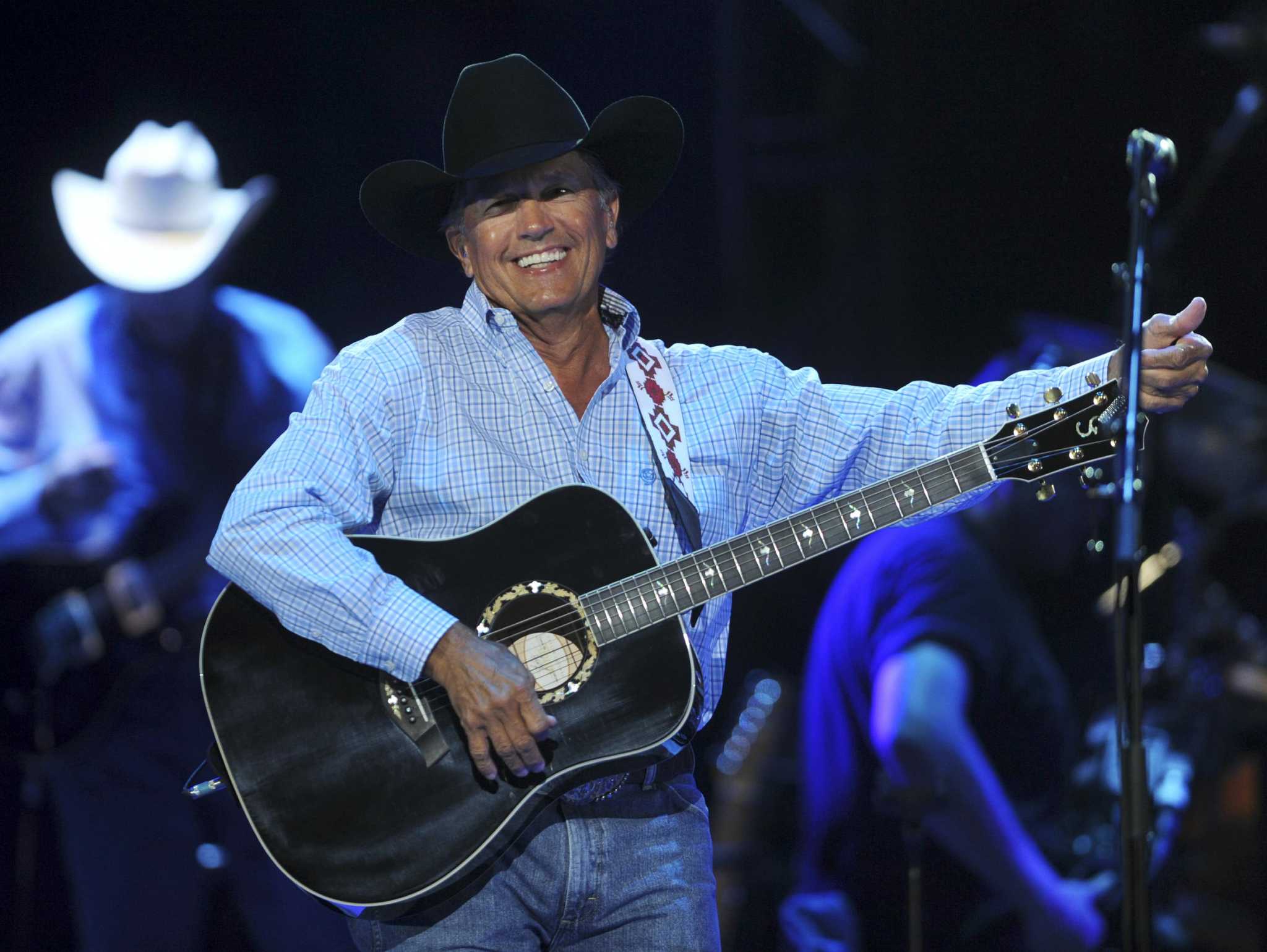 On farewell tour, superstar George Strait in harmony with hometown fans
