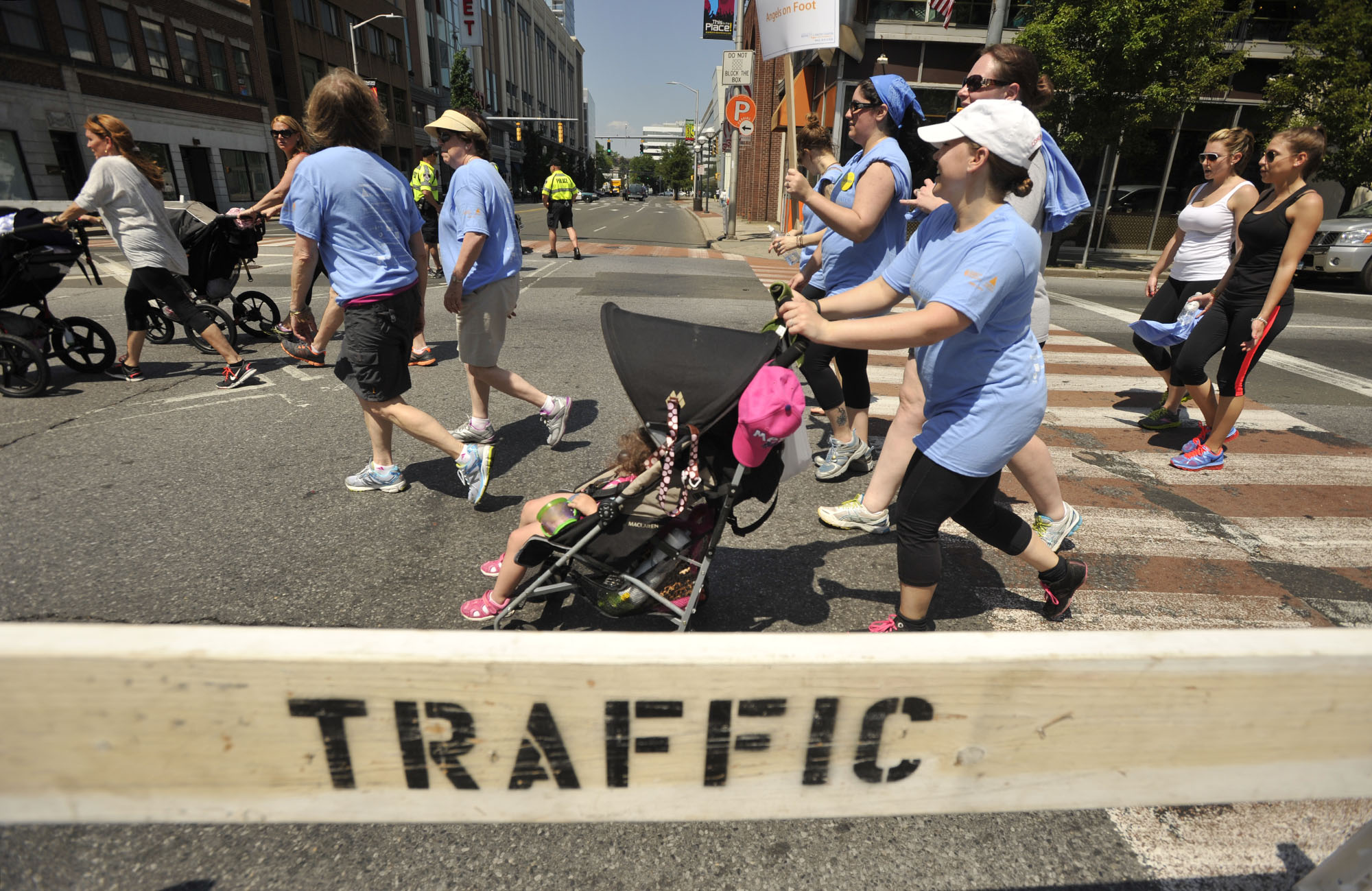 Thousands raise money for Bennett Cancer Center