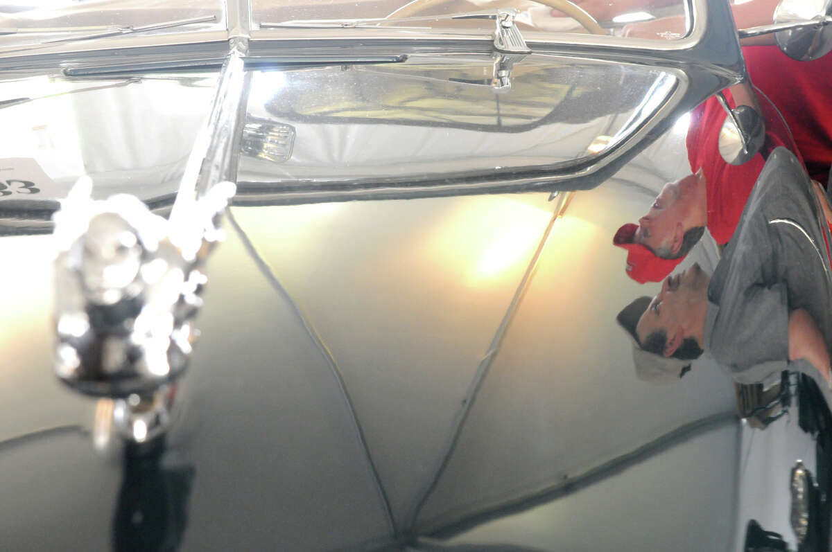 Auto auction, show hits with car crowd