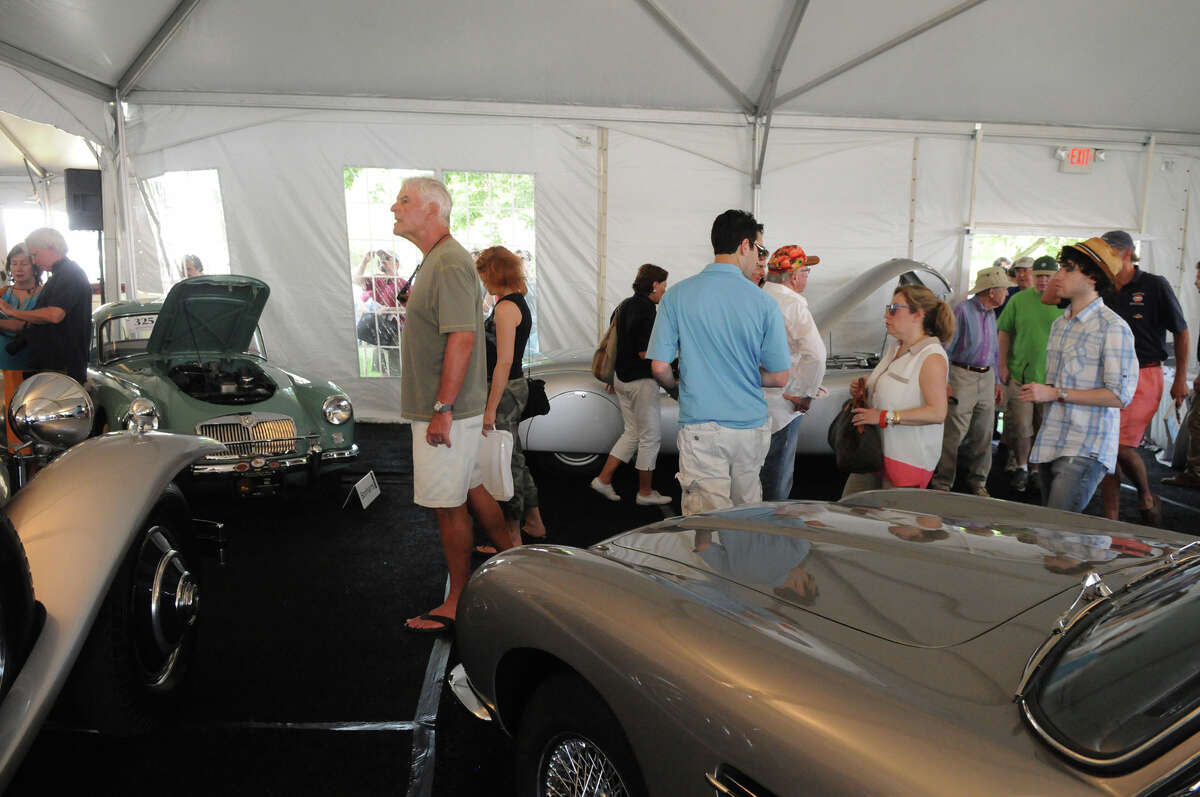 Auto auction, show hits with car crowd