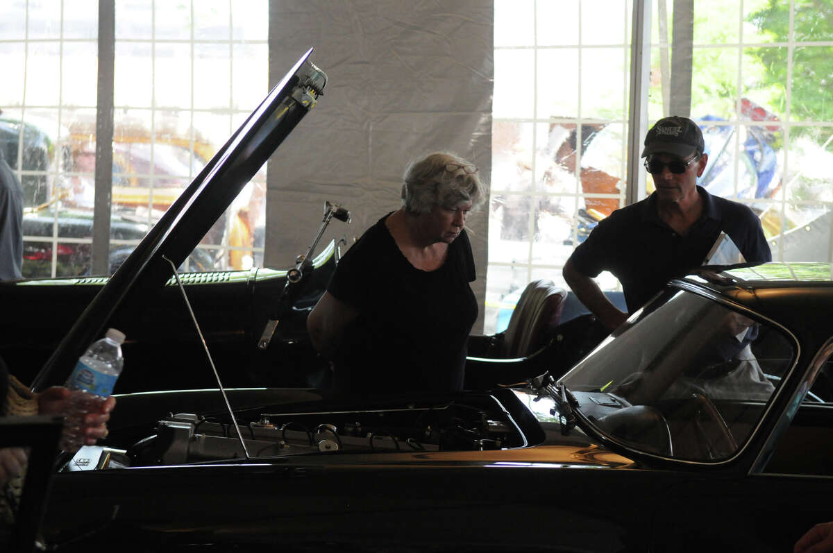 Auto auction, show hits with car crowd