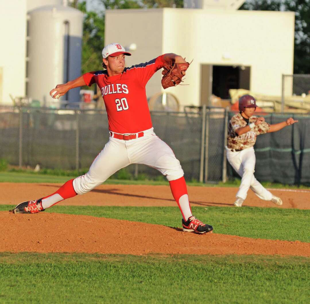 Dulles Vikings head to state baseball tournament with a mission