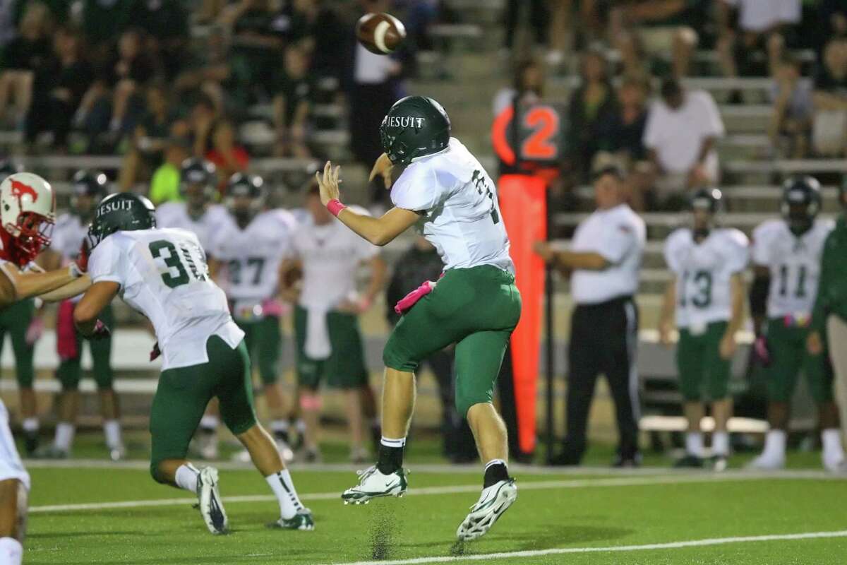 Strake Jesuit football team plans to build on its spring momentum