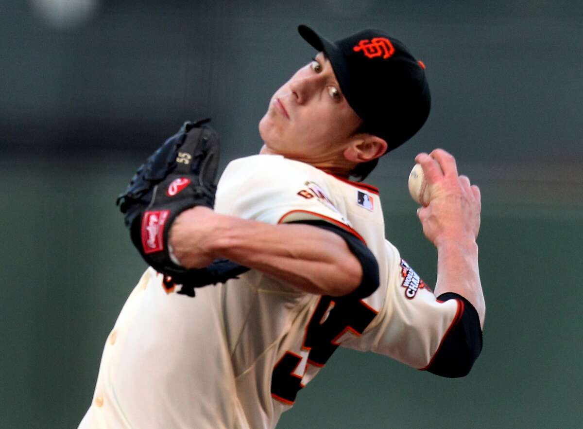 Tim Lincecum tames Jays, 2-1